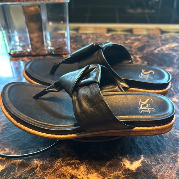 Sofft | Shoes | Sofft Essie Black Leather Flip Flop Womens Size 6m ...